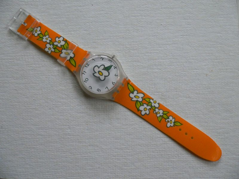 Swatch Daisy Daze SUDK110 – swatchandbeyond.com