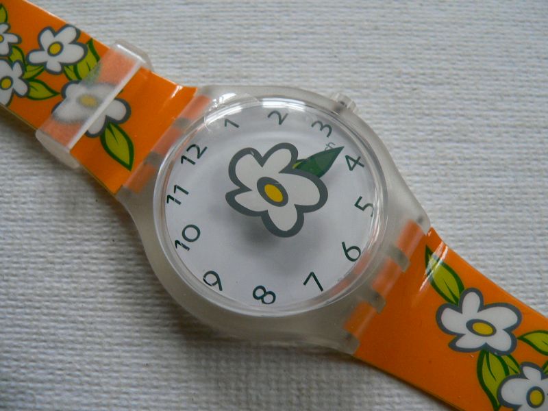 Swatch Daisy Daze SUDK110 – swatchandbeyond.com